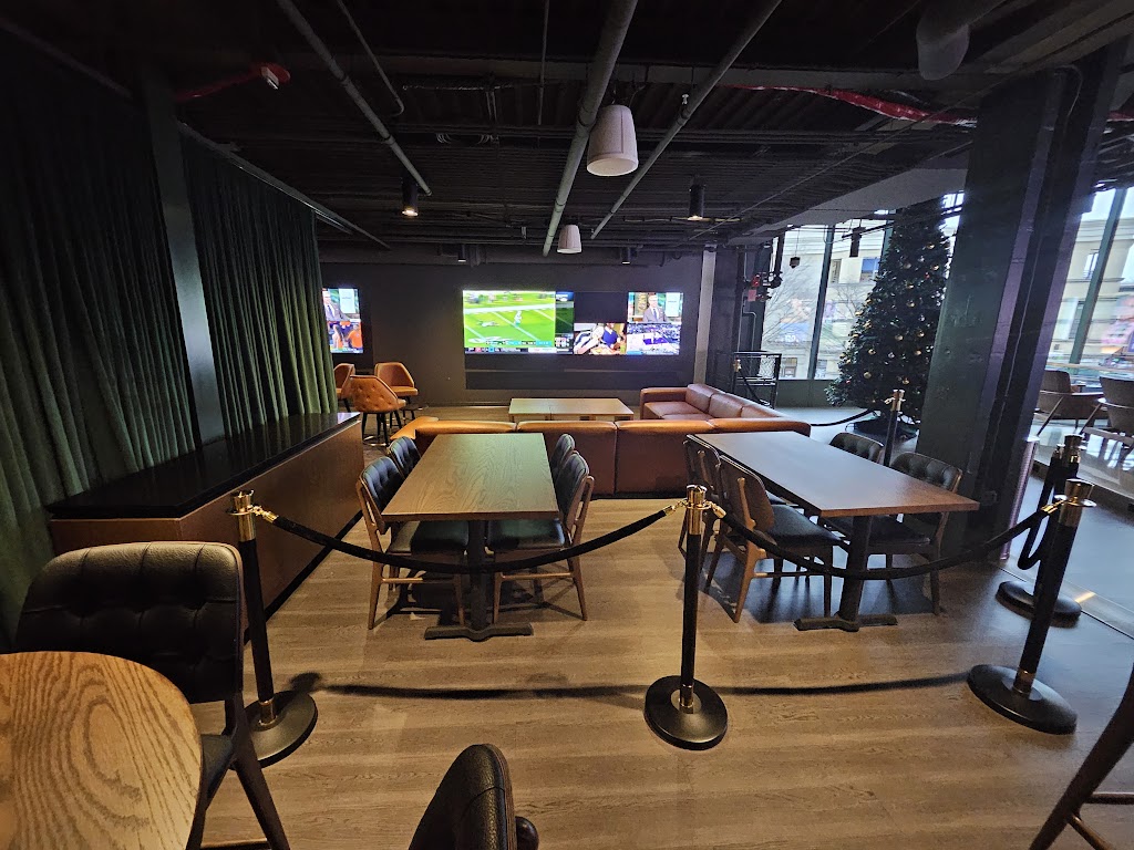 DraftKings Sportsbook at Wrigley Field | 1012 W Addison St, Chicago, IL ...